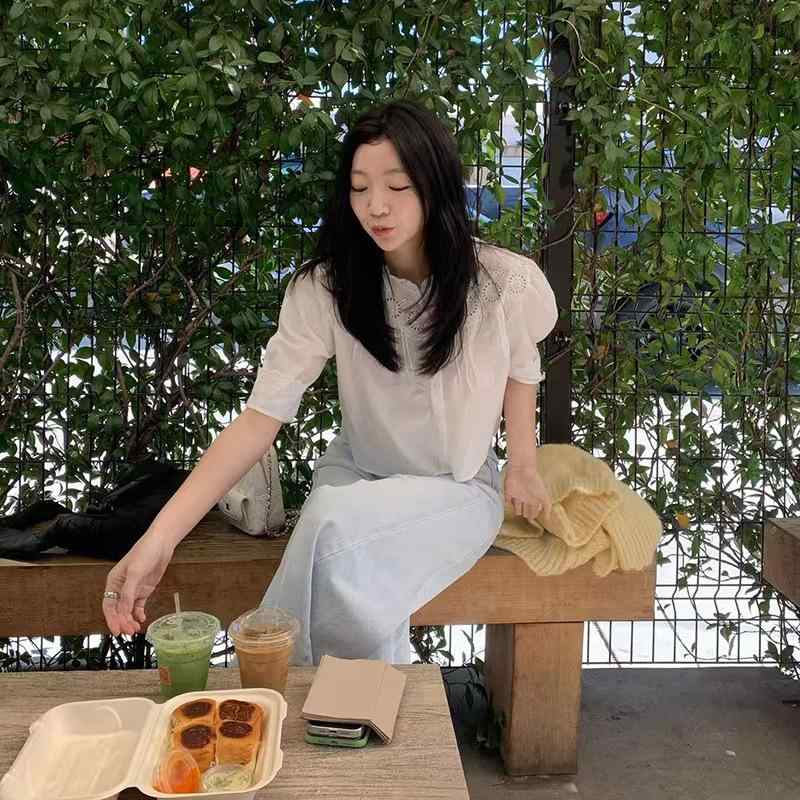 ・カテゴリ: シャツ・パターン: 無地・袖丈: 長袖・スタイル: ゆったり・丈: 普通(50cm<丈≤65cm)・ネックライン: 花辺・スリーブ: フリル・ディテール: ボタン・カラー展開: ホワイト・サイズ展開: フリー・カラー: ...