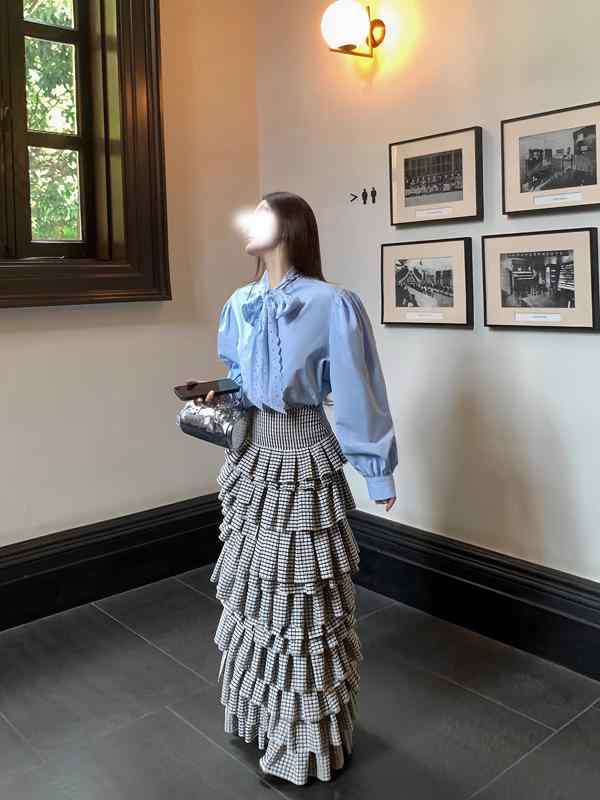 ・カテゴリ: シャツ・スタイル: カジュアル・主な素材: ポリエステル95%以上・袖丈: 長袖・袖型: 灯籠袖・柄: 無地・カラー展開: スノーホワイト、アイスレイクブルー・サイズ展開: XS、S、M、L・デザイン: オープンタイプ・首元:...