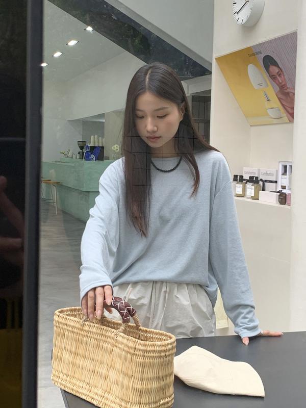 ・カテゴリ: Tシャツ・スタイル: 日韓カジュアル・主な素材: 綿80%・ネックライン: ラウンドネック・袖丈: 長袖・フィット感: ルーズフィット・着丈: ミディアムロング・カラー展開: ライトピンク、アイボリー、ミントグリーン、ライトグ...
