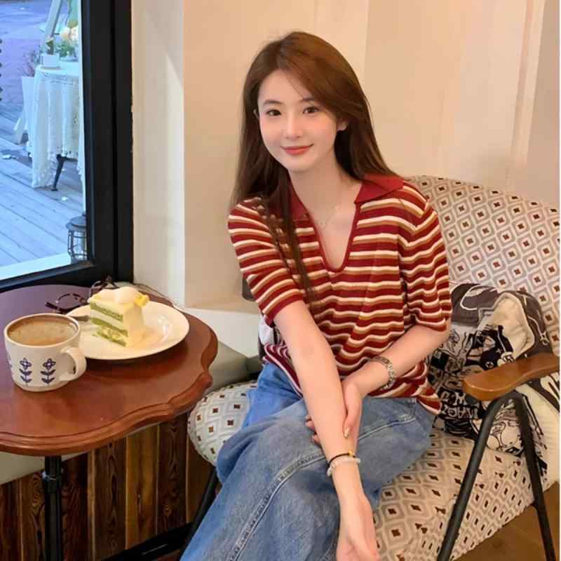 ・カテゴリ: 毛衣・スタイル: 日韓休間、簡約風、甜美清新・主な素材: ポリエステル100%・柄: ストライプ/チェック・厚さ: 中厚・スタイル: セットアップ・フィット: スリムフィット・袖型: スタンダードスリーブ・ネックライン: Vネ...