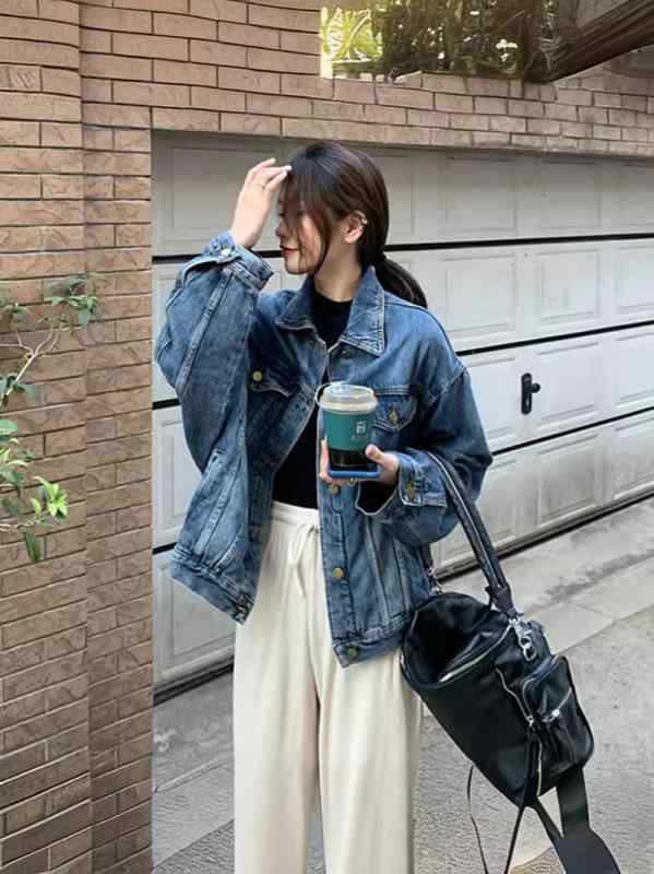・スタイル: カジュアル・主な素材: ナイロン・素材含有率: 50%以上70%未満・生地名: デニム・袖丈: 長袖・袖型: 標準・シルエット: 標準・着丈: ミドルロング・ネックライン: ポロ・カラー展開: ブルー・サイズ展開: S、M、L、XL