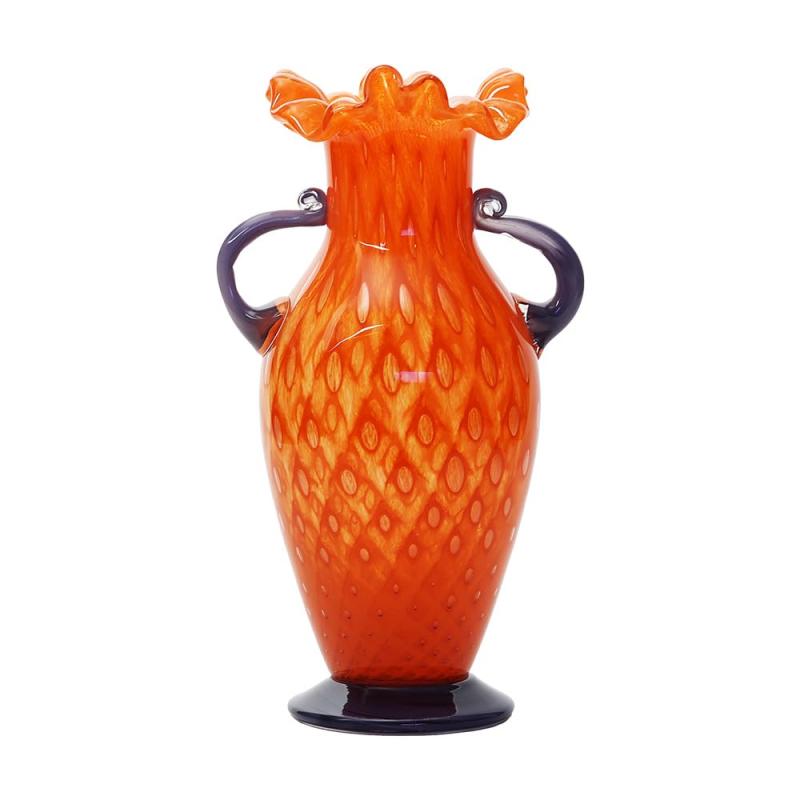 Quyen繊細なガラスで仕立てられたフラワーベース。 六角形や菱形の模様が光を受けるたびに豊かな表情を映し出します。 ガラスならではの透明感と奥行きが、空間に洗練された存在感を添えます。鮮やかな色彩と柔らかな形状が融合したデザインで、オブジ...