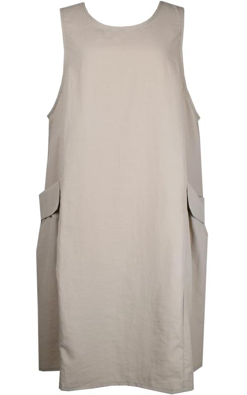 [ベリーベリー] かぶるだけエプロン ナイロンワッシャー 撥水 シンプル 無地 お尻が隠れる撥水加工のナイロンワッシャー素材を使用し、調理や掃除の際にも安心してご使用いただけます。サラサラした軽い生地なので、動きやすさと快適さを兼ね備えてい...