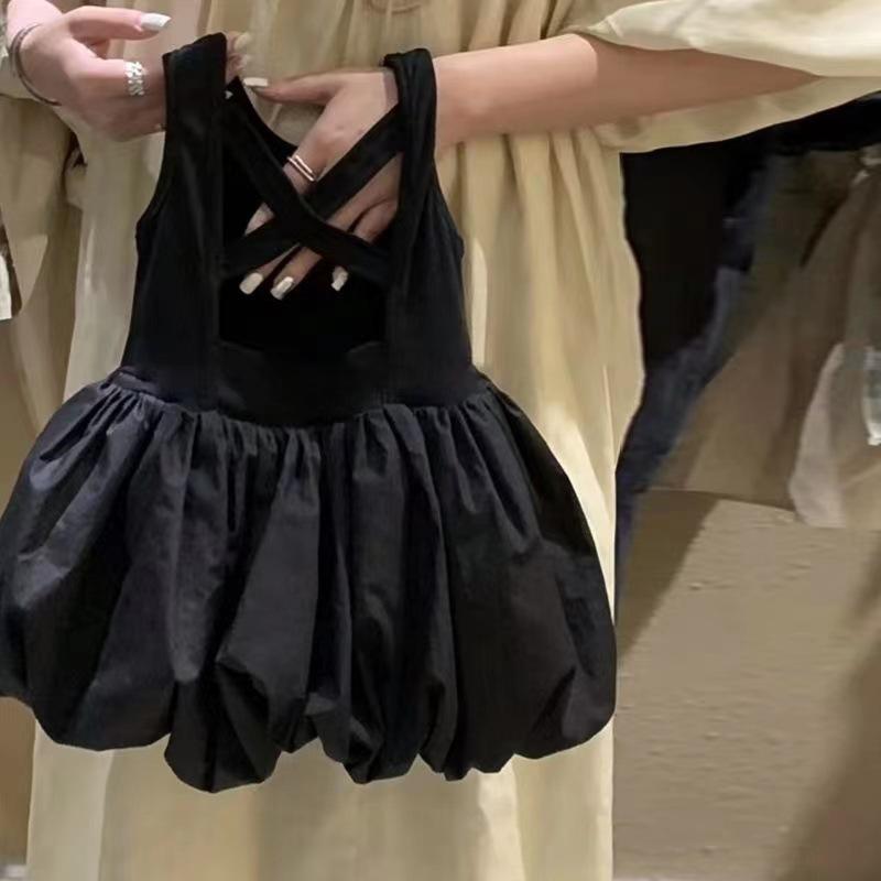 ・カテゴリ: 童スカート・スタイル: プリンセス・主な素材: 綿95%・柄: 無地・袖丈: ノースリーブ・カラー展開: ブラック・サイズ展開: 80、90、100、110、120、130