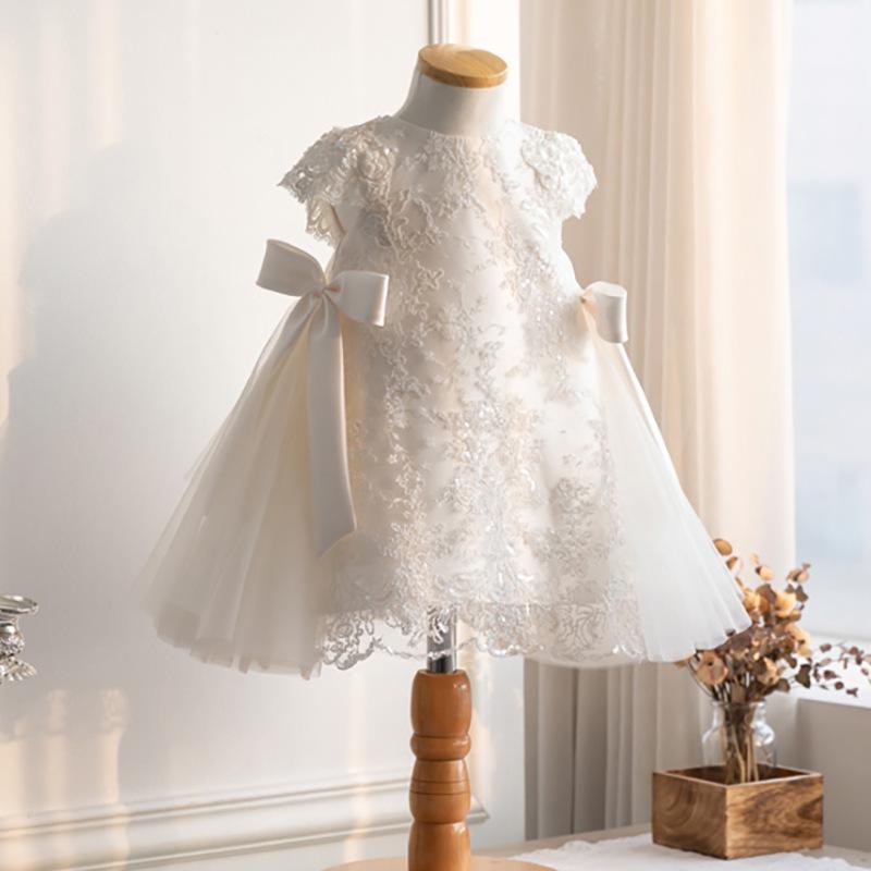 ・カテゴリ: 童礼服・対象年齢: 中小童・対象身長: 100-140cm・対象性別: 女・主な素材: ポリエステル80%・裏地素材: ポリエステル20%・デザイン要素: レース、プリント・スタイル: プリンセス・カラー展開: ホワイト・サイ...