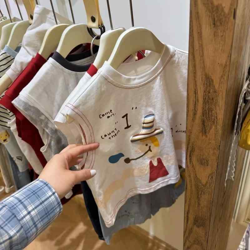 ・スタイル: 個性・袖丈: 無袖・主な素材: 綿90%・パターン: その他・要素: 卡通、可愛い、潮范・ネックライン: 丸首・機能: その他・カラー展開: 白色・サイズ展開: 80、90、100、110、120、130・対象年齢: 中小童(...