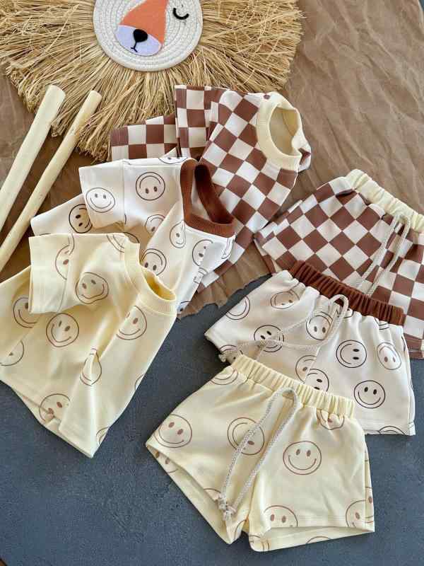 ・カテゴリ: 童セット・スタイル: 欧米・セット内容: トップスとボトムス・セット数: 2点・素材: 綿95%・袖丈: 短袖・フード: なし・パンツ丈: ショート・厚み: 普通・柄: チェック・閉じ方: 隠しボタン・カラー展開: ライトスマ...