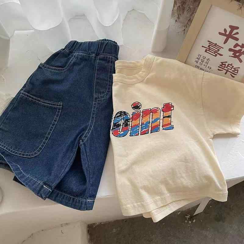 ・カテゴリ: 童Tシャツ・スタイル: 韓版・袖丈: 短袖・主な素材: 綿100%・ネックライン: 圓領・柄: 卡通、字母・カラー展開: 米白色、黒色・サイズ展開: 90、100、110、120、130、140、150・機能: 吸湿排汗