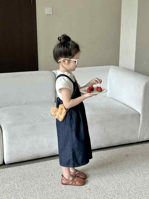 ・スタイル: 休闲・袖丈: 短袖・主な素材: 綿91-95%・ネックライン: 圆领・柄: 纯色・要素: 可爱、花边・機能: 吸湿排汗・カラー展開: 花边T恤、背带阔腿裤・サイズ展開: 90、100、110、120、130、140・カテゴリ:...