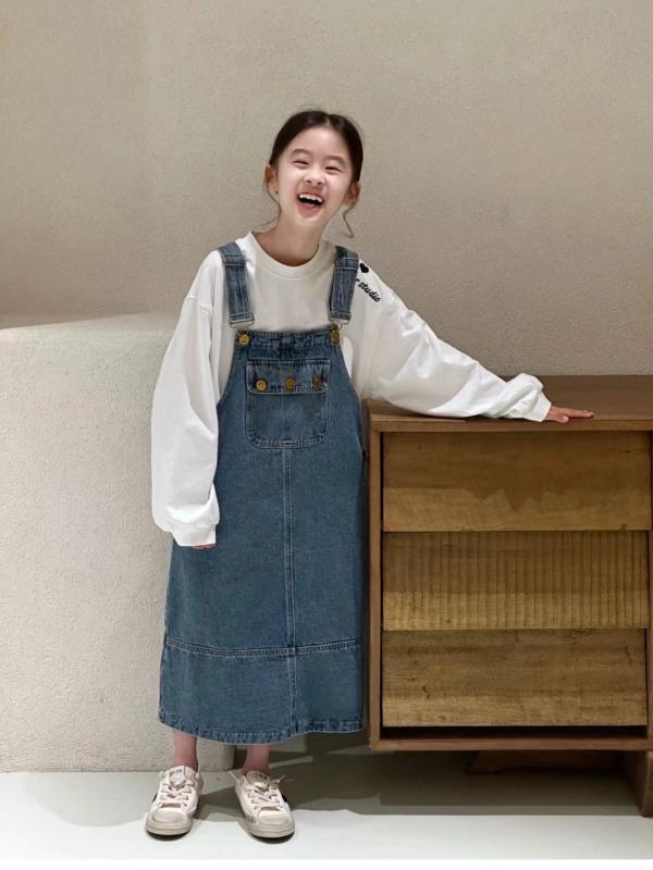 ・スタイル: 韓国版・カテゴリ: 童スカート・柄: その他・主な素材: 綿70%・素材加工: 柔軟処理・袖丈: なし・エレメント: セットアップ, 背帶, ストリート・カラー展開: 上着, 背帶スカート・サイズ展開: 110, 120, 1...
