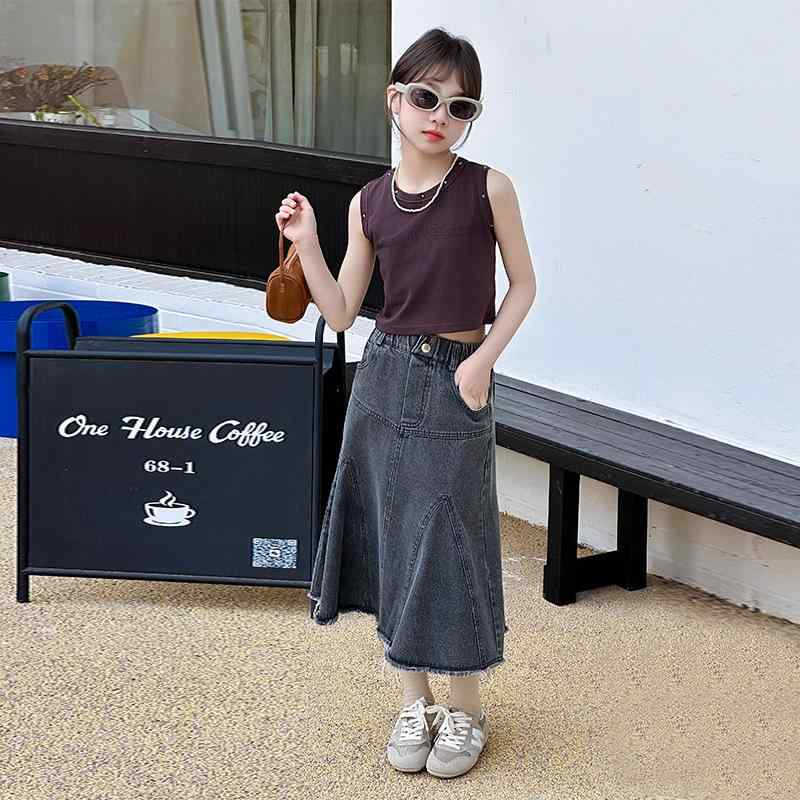 ・カテゴリ: 童スカート・スタイル: 韓版・柄: 無地・主な素材: 綿55%・裏地素材: 綿51-70%・生地加工: 柔軟処理・適合季節: 夏・デザイン要素: 復古・スカートタイプ: 半身スカート・デザイン: デニムスカート・裾デザイン: ...