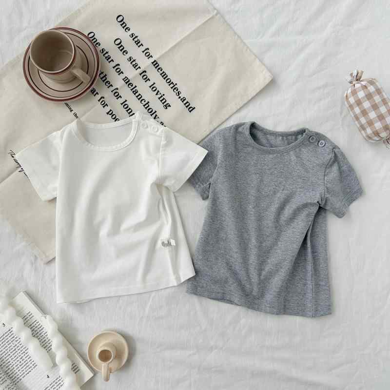 ・スタイル: 韓版・主な素材: 綿95%・季節: 夏・袖丈: 短袖・柄: 無地・カラー展開: 白色、灰色・対象性別: 中性・対象年齢: 1~3歳・対象身長: 66cm、73cm、80cm、90cm、100cm・フード: なし・要素: ストリート