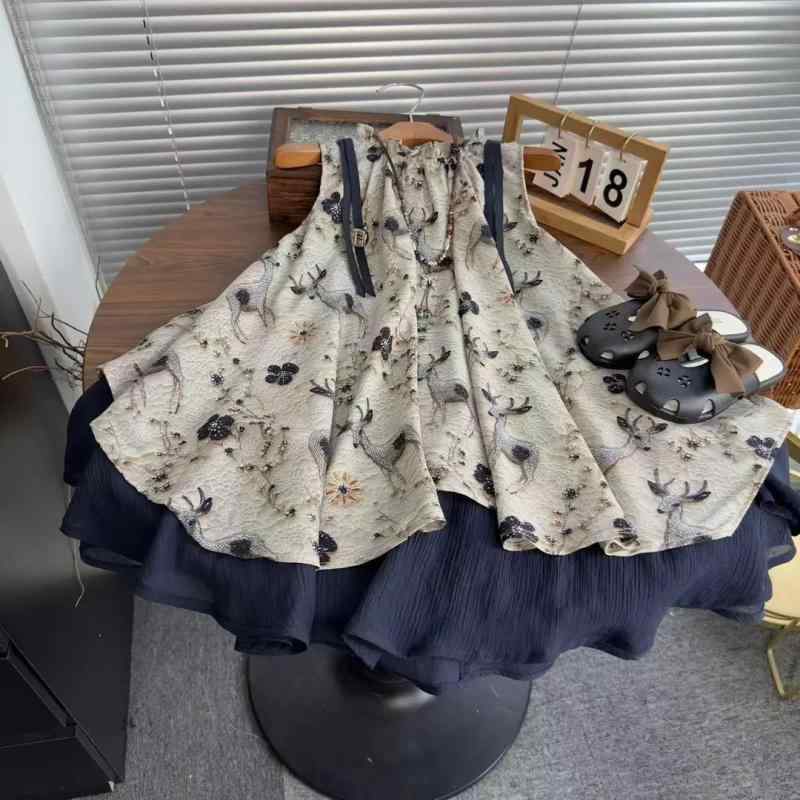 ・カテゴリ: 童スカート・スタイル: Aライン・主な素材: 綿、ナイロン10-30%・カラー展開: ダークネイビー フラワープリント・サイズ展開: 110cm,120cm,130cm,140cm,150cm,160cm,170cm
