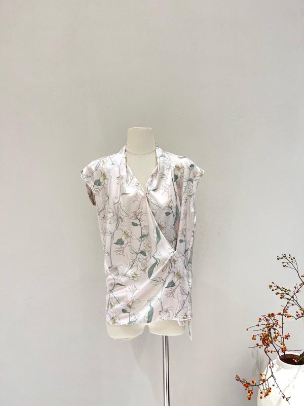 ・カテゴリ: Tシャツ・スタイル: 気質通勤、優雅・主な素材: 真絲90-95%・袖丈: 短袖・ネックライン: 丸首・カラー展開: ピンクベースフラワープリント・サイズ展開: M、L、XL、XXL