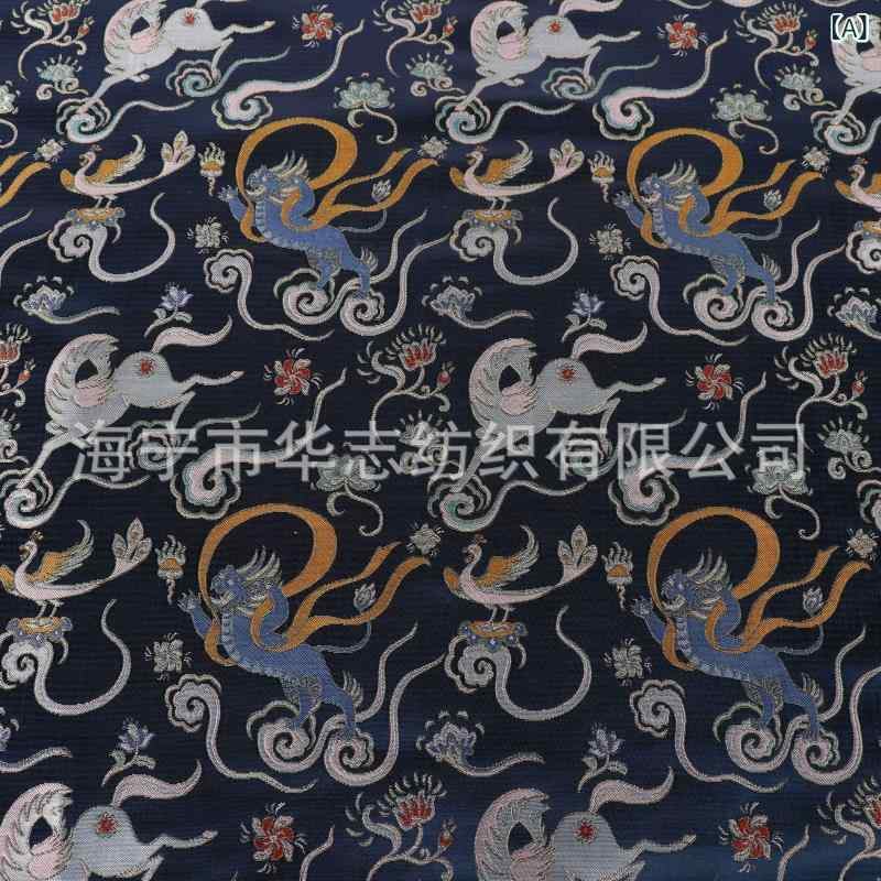 ・主な素材: ポリエステル100%・糸番手: 150D・密度: 75本/インチ・幅: 150cm・重量: 300g/m²・染色加工: 染色・柄: 動物プリント・カラー展開: ブラック、オレンジ、水色、ピンク、シャンパン、ピンク・刺繍: 大型...