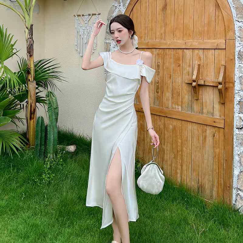 ・カテゴリ: 連衣裙・スタイル: 気質通勤、优雅風・主な素材: ポリエステル90-95%・パターン: 印花・スタイル: 肩带款・組み合わせ: 単品・スカート丈: 中丈・スカートタイプ: その他・ネックライン: 荷叶領・スリーブタイプ: その...