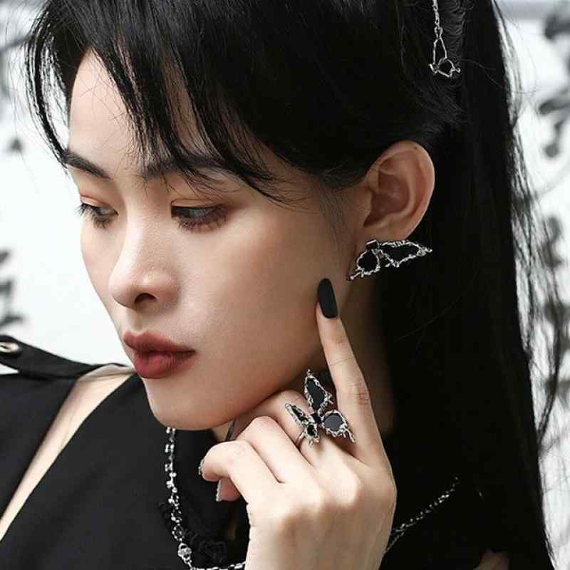 ・カテゴリ: 耳飾・スタイル: インス風、文艺復古・主な素材: 銀メッキ・流行元素: 水晶、フラワー、バタフライ、ジオメトリック、シェル、スター、レター、ストライプ、花、国潮、フラワー、ハート、レトロ、キャンディ、ハート・流行元素分類: フ...