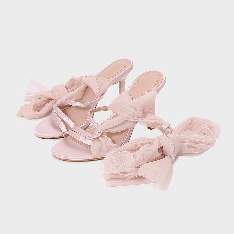 ・カテゴリ: 绑带凉鞋・スタイル: 欧美風・主な素材: 超纤・内里素材: 超纤・ソール素材: 橡胶・トゥ形状: 圆頭・ヒール高: 6-8cm・ヒールタイプ: 細跟・着用方法: 缠绕带/交叉带・カラー展開: 黒色9.5cm,粉色9.5cm・サ...