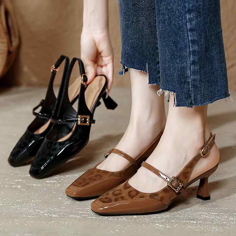 ・カテゴリ: 包頭後空サンダル・スタイル: 欧美・シューズ素材: 漆皮・シューズ内側素材: PU・ソール素材: 橡胶・トゥ形状: 方頭・着用方法: 一字扣帯・ヒール高さ: 6-8cm・ヒールスタイル: 酒杯跟・カラー展開: 浅棕色,黒・サイ...