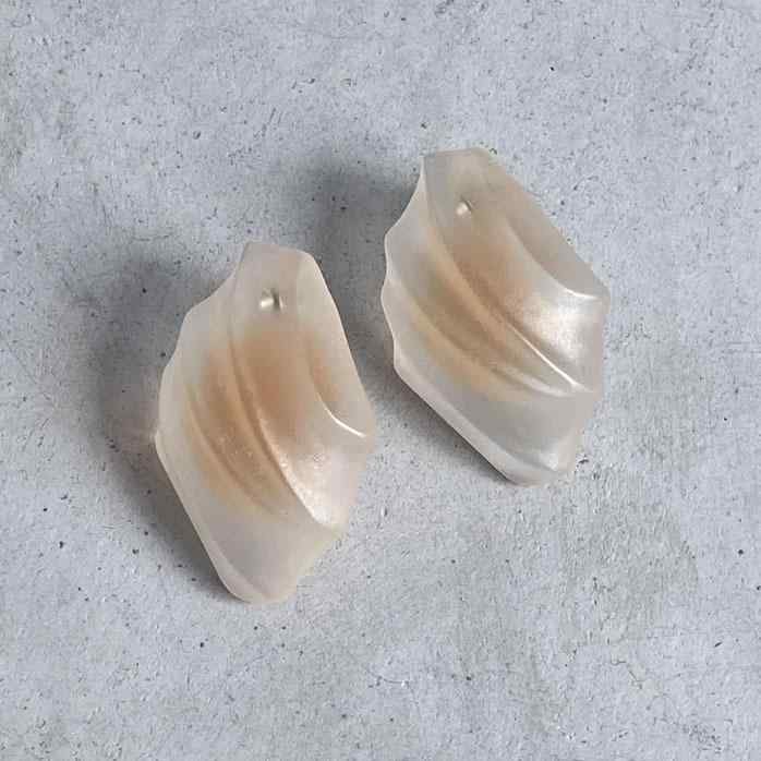 ・カテゴリ: 耳飾・スタイル: 日韓、清新甜美・主な素材: プラスチック/樹脂・形状: 波浪、螺旋・加工: 手作り・柄: 貝殻、自然・カラー展開: ブルー、黄色、ピンク・対象: 女式