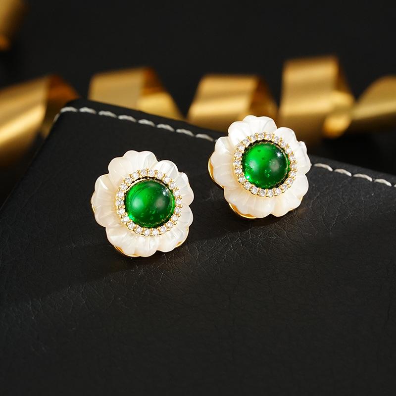 ・素材: 銅・加工: 電鍍・形状: 花卉・色: 白貝殻・純度: 18K・流行要素: 貝殻・スタイル: 軽奢風・スタイル分類: ファッション通勤・カテゴリ: 耳飾・対象: 女式