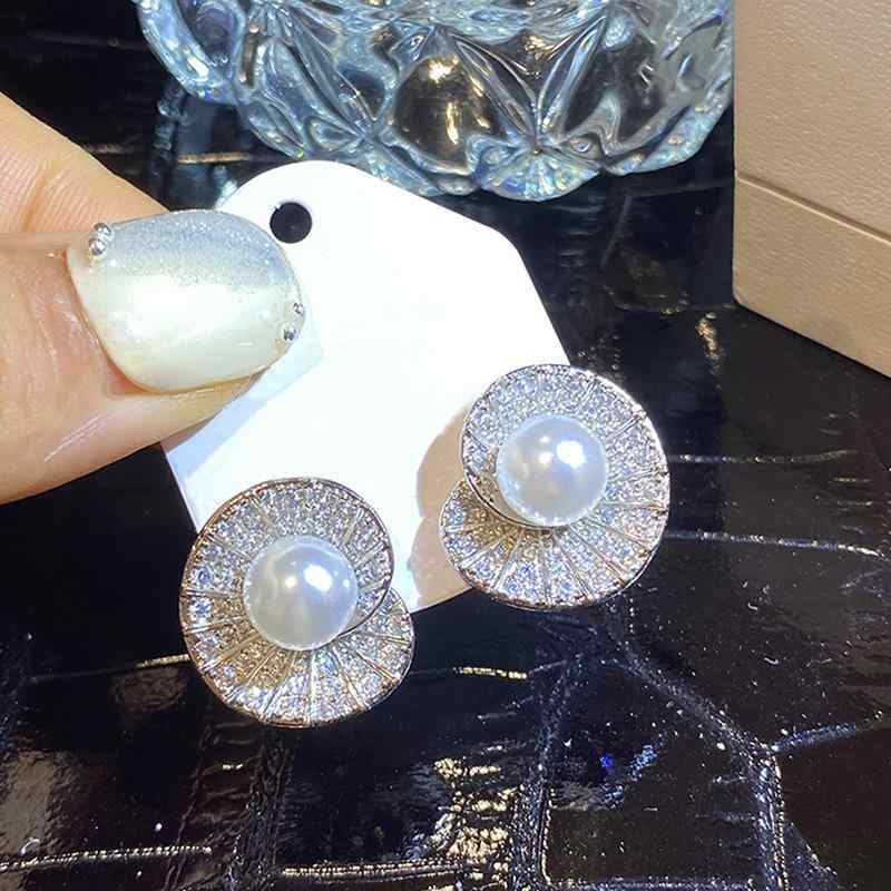 ・カテゴリ: 耳飾・スタイル: 小香風、清新甜美・主な素材: 銅・形状: 幾何型・カラー展開: 白金色・流行要素: 珍珠、貝殻