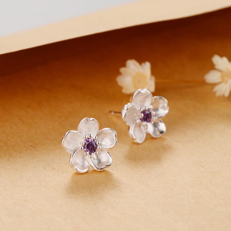・素材: 925銀・加工: 镶钻・スタイル: 女式・形状: 花卉・カラー展開: 同款耳钉ED722、同款戒指JZ533、同款项链PL423、同款手链SL128、同款手镯SL127・カテゴリ: 耳飾