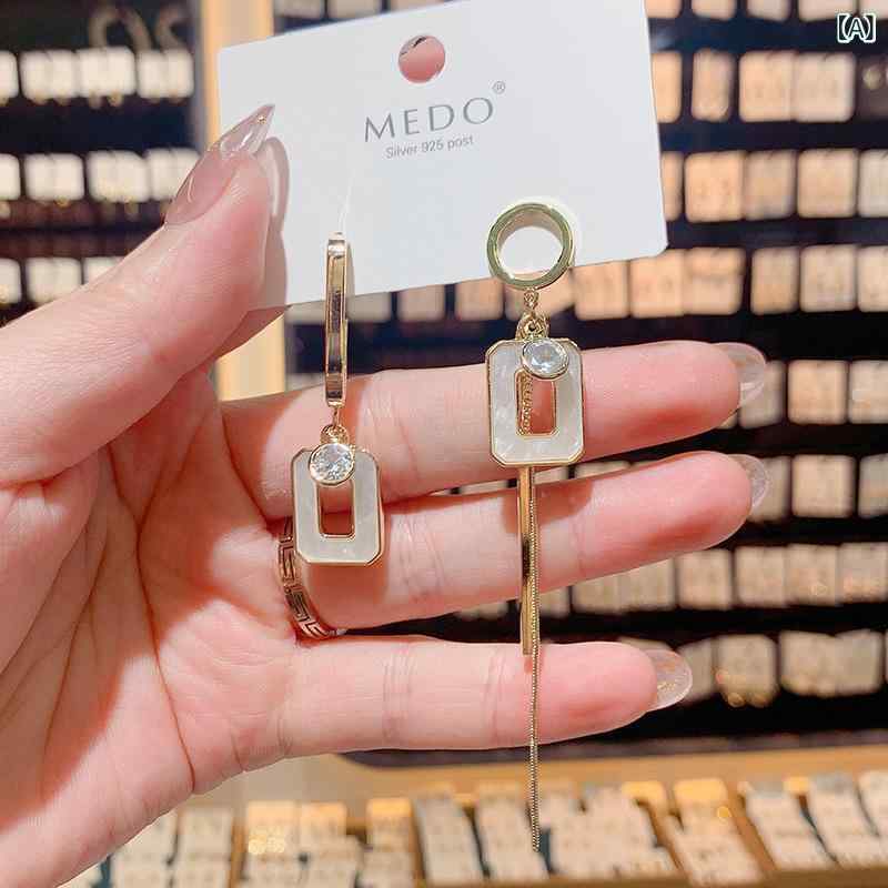 ・カテゴリ: 耳飾・スタイル: ファッショントレンド・主な素材: 925銀針+銅真金メッキ・形状: ジオメトリック・加工: メッキ・流行要素: フリンジ・対象: 女性・カラー展開: 白色、黒色、緑色