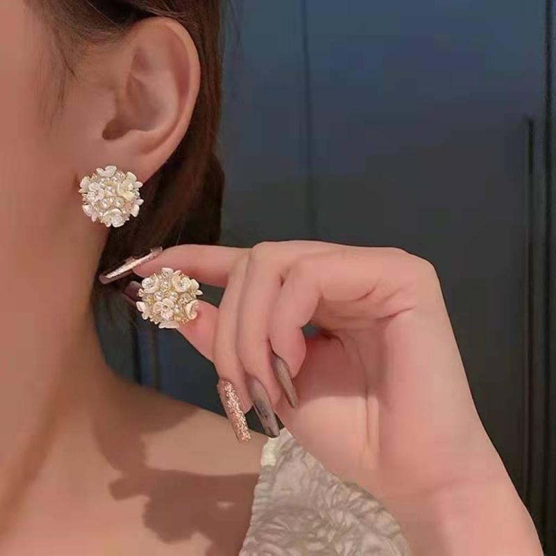 ・主な素材: 金属・形状: 幾何型・カラー展開: 金色・スタイル: 個性風潮・製品カテゴリ: 耳飾・対象: 女式・流行要素: 円形