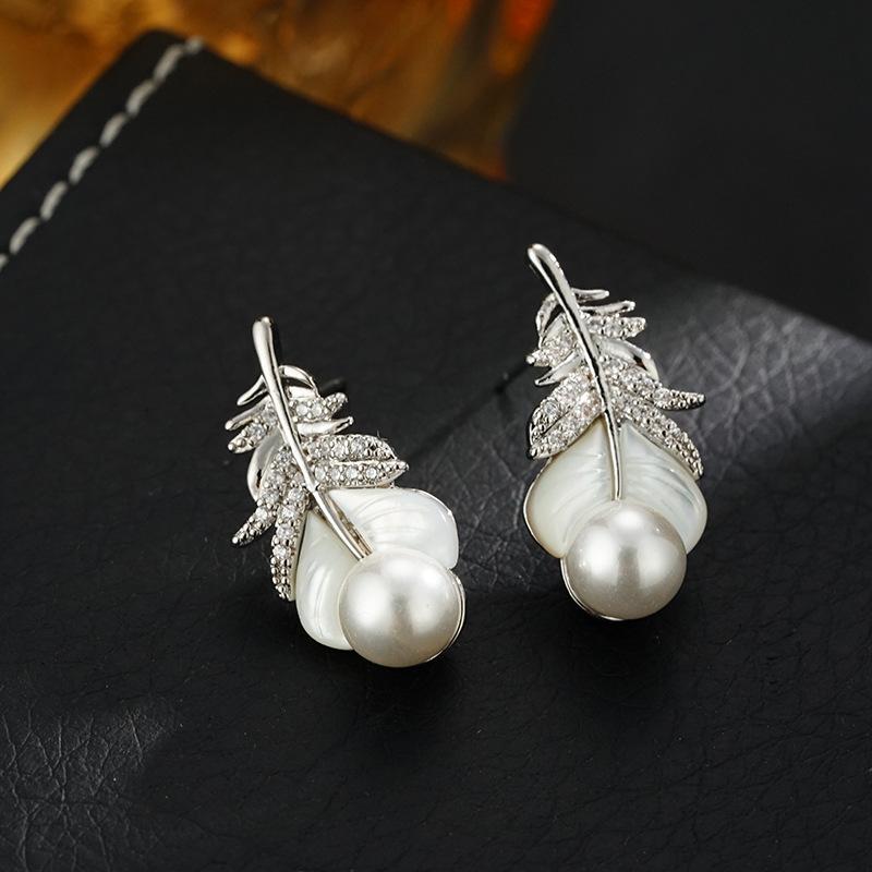 ・主な素材: 銅・加工方法: 電镀・カラー展開: 銀色・純度: 18K・流行要素: 貝殻・スタイル: ネット有名人風・スタイル分類: 個性風潮・カテゴリ: イヤーアクセサリー・対象: 女性用