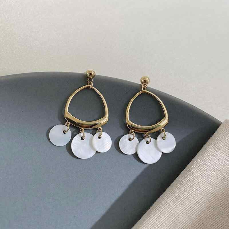 ・形状: 水滴形・加工: 電鍍・カラー展開: 金色、銀針・スタイル: 清新甜美・カテゴリ: 耳飾・流行要素: 幾何