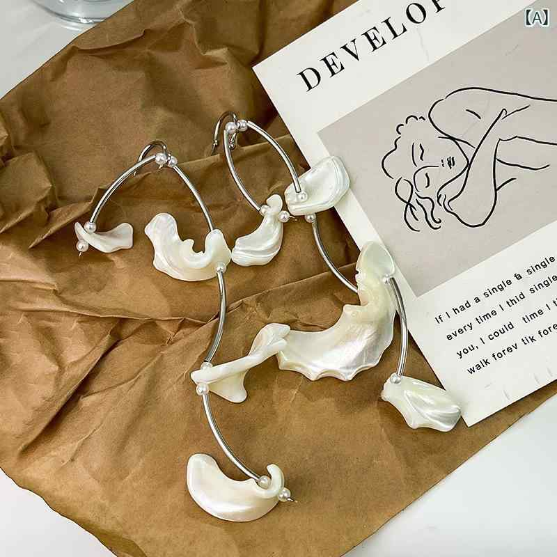 ・カテゴリ: 耳飾・スタイル: 軽奢風、ファッショントレンド・主な素材: 貝殻・カラー展開: 白色・対象: 女性