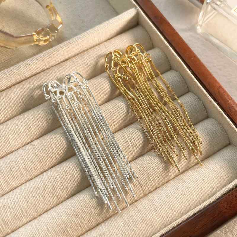 ・素材: 銅・加工: 真金電鍍・形状: 花卉、幾何型・カラー展開: 金色、銀色・流行要素: 流蘇、鎖条・スタイル: 簡約・スタイル分類: ファッション通勤・鍍金タイプ: 18K真金・製品カテゴリ: イヤーアクセサリー・対象: 女性用