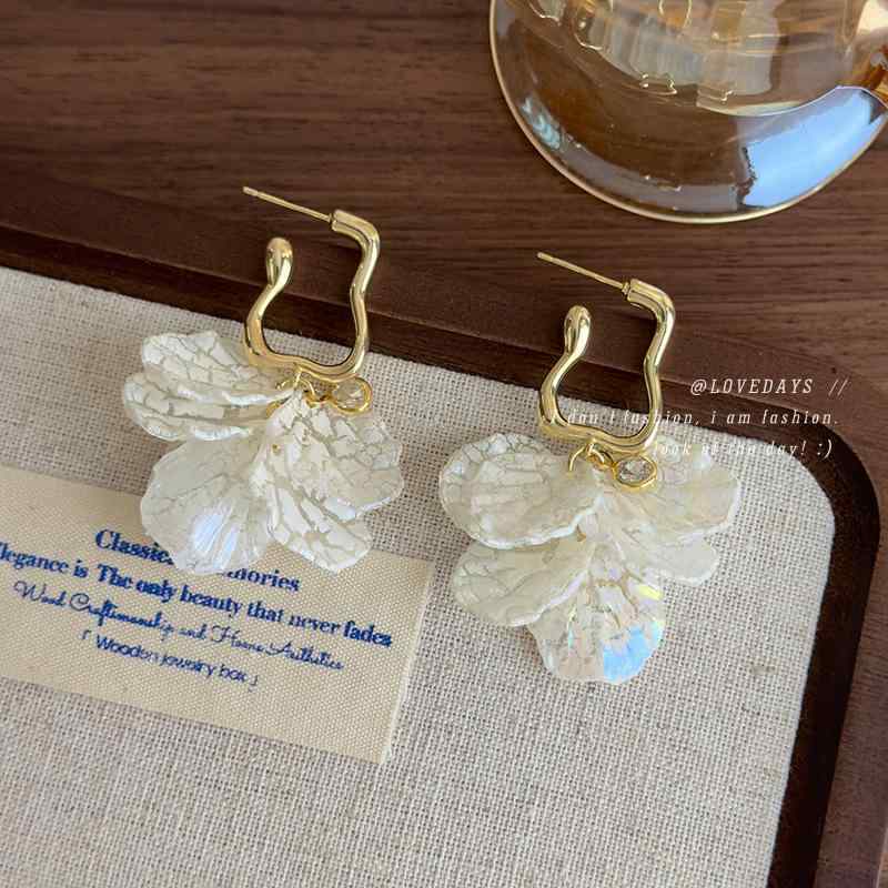 ・製品カテゴリ: 耳飾・スタイル: 清新甜美・形状: 几何型・仕上げ: 烤漆・素材: アクセサリー・流行要素: 貝殻・対象: 女性用