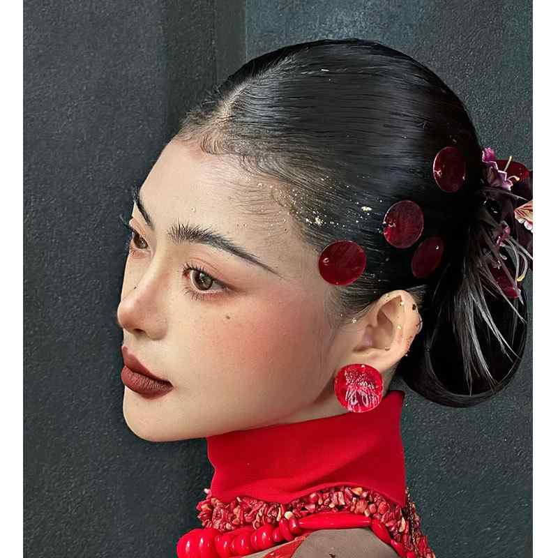 ・カテゴリ: 耳飾・スタイル: 清新甜美・素材: 混合素材・カラー展開: 红色贝壳耳钉+贝壳贴片（6片）、花朵配饰（5只装）