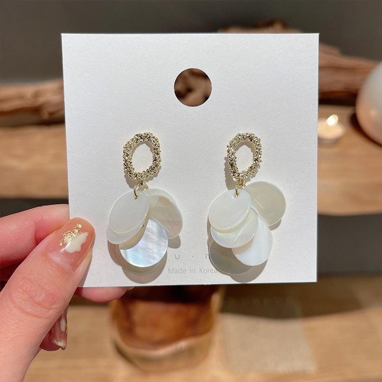 ・形状: 円形・加工: メッキ・素材: 金属・カラー展開: ベーシック