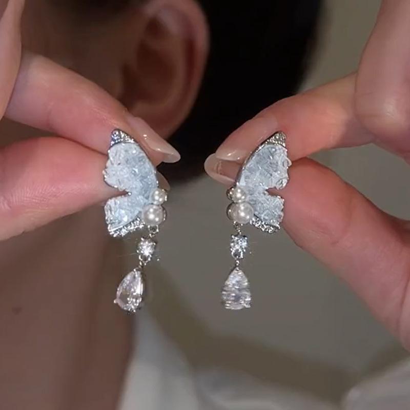 ・主な素材: 水晶・スタイル: 清新甜美・製品カテゴリ: 耳飾・カラー展開: ブルー蝶水滴、ブルー水晶蝶、ブルー小蝶、ブルー蝶貝殻花、ブルー蝶、アイスブルー蝶パール、ブルー蝶結び、ブルー蝶パール、ロングブルー蝶、非対称花朵イヤリング、非対称...