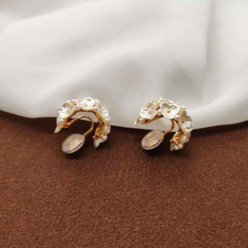 ・カテゴリ: 耳飾・スタイル: 個性風潮・素材: 銅・形状: 花卉・加工: 電鍍・色: 金色・スタイル: 網紅風・款式: 蚊香盤耳夾・対象: 女式