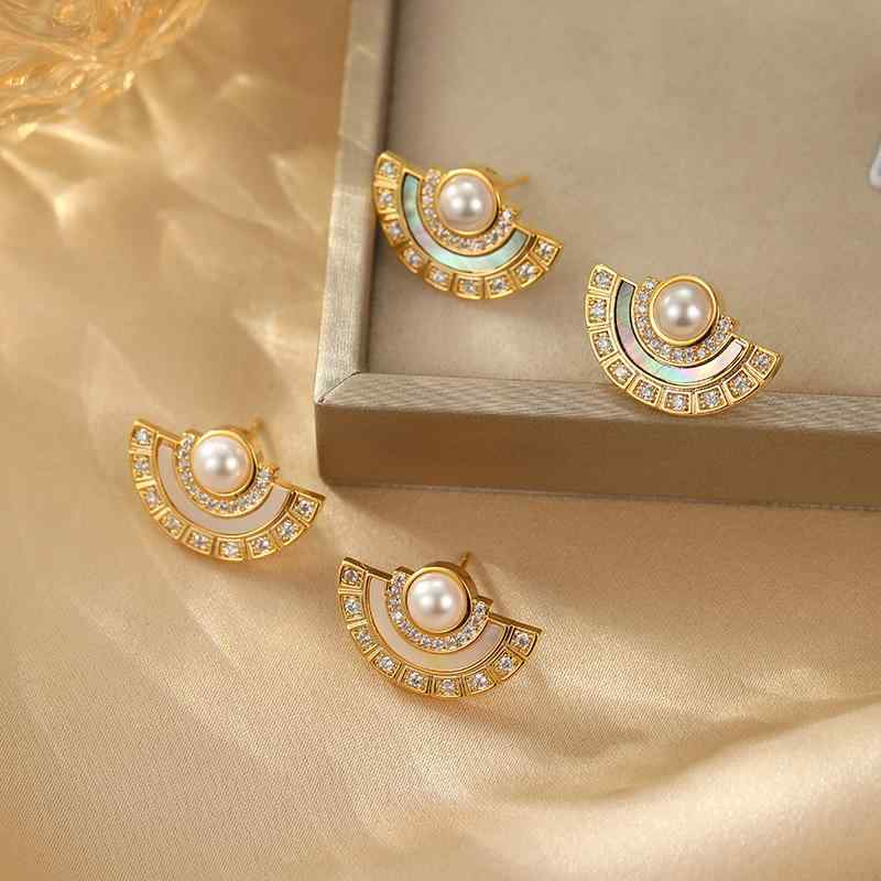 ・カテゴリ: 耳飾・スタイル: 軽奢風、ファッション通勤・素材: 貝殻・形状: ジオメトリック、扇形・加工: 電鍍・純度: 18K・カラー展開: 鲍鱼贝、白贝母・対象: 女性