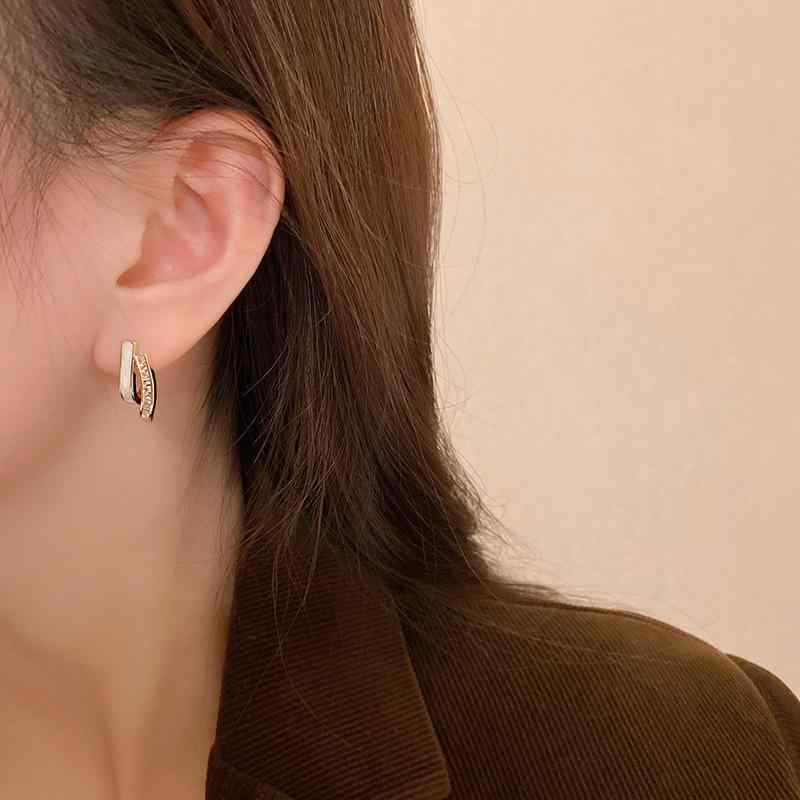 ・カテゴリ: 耳飾・スタイル: 軽奢風・スタイル分類: ファッショントレンド・形状: 幾何型・加工: 微細セッティング・カラー: 金色・流行要素: 線条