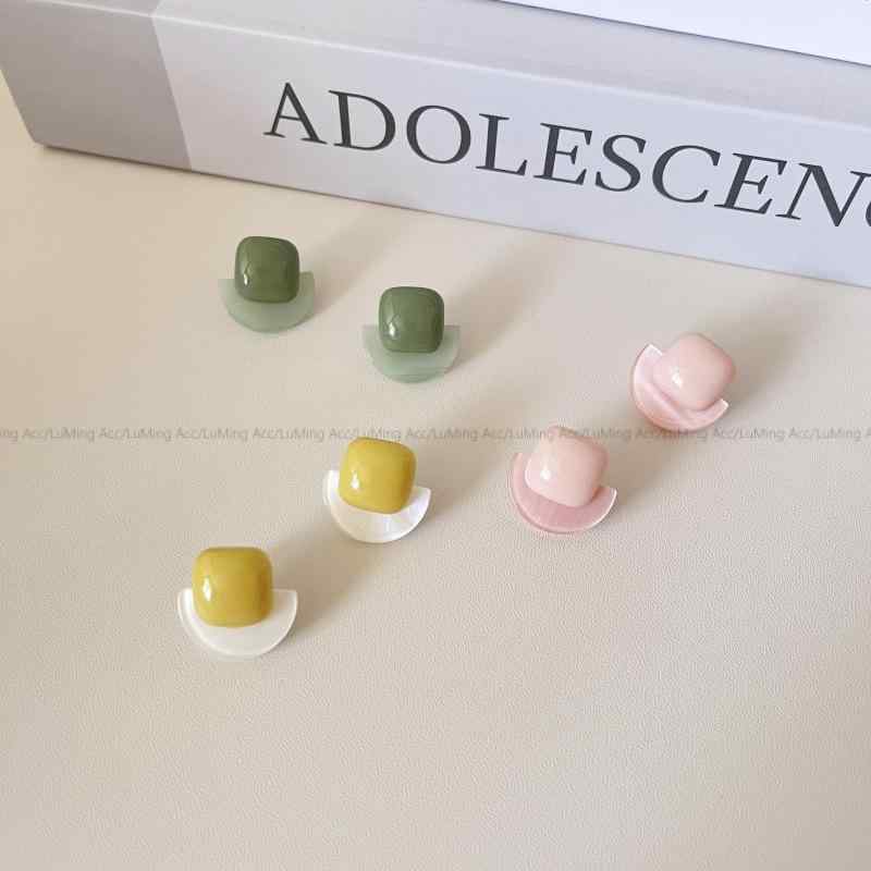 ・主な素材: アクリル・加工: 焼き付け塗装・形状: ジオメトリック・流行要素: リング・スタイル: 韓国風・スタイル分類: 爽やかスイート・カテゴリ: イヤーアクセサリー・対象: 女性用・カラー展開: イエロー、ピンク、グリーン