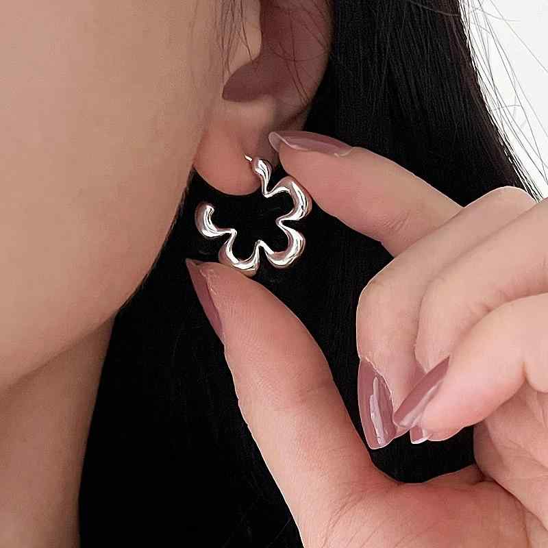 ・カテゴリ: 耳飾・スタイル: 清新甜美・素材: 銅・形状: 花卉・流行要素: 花朵、植物花卉・カラー展開: 銀色・対象: 女式