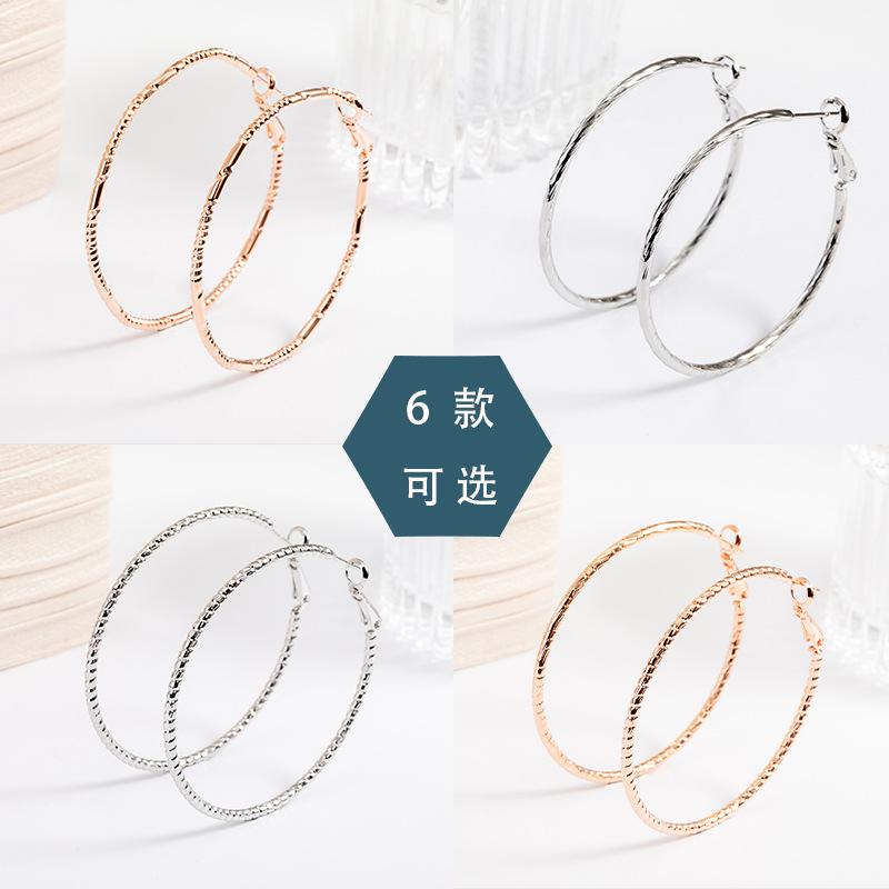 ・種類: 耳環・スタイル: 女式・形状: 菱形・素材: 金属・処理: 電鍍・カラー展開: 銀色、金色・サイズ展開: 4cm、5cm
