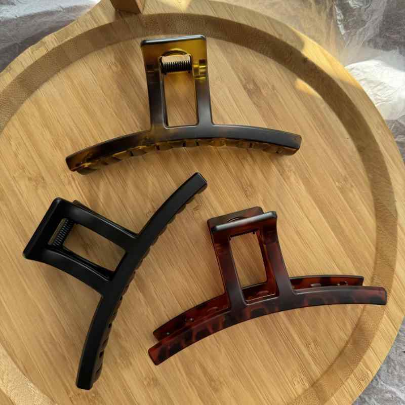 ・分類: 抓夹・スタイル: 女・処理: 噴油・カラー展開: 霧面黄咖玳瑁、霧面紅咖玳瑁、霧面黒色・適用: 女式・カテゴリ: 頭飾・スタイル分類: 流行通勤