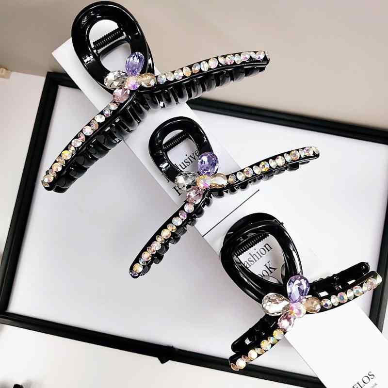 ・カテゴリ: ヘアアクセサリー・スタイル: 軽奢風・素材: 水钻・柄: 蝴蝶・タイプ: 抓夹・カラー展開: 衣架款蝴蝶水晶抓夹【特大号】13cm、衣架款蝴蝶水晶抓夹【大号】11cm、衣架款蝴蝶水晶抓夹【中号】8cm・対象: 女式