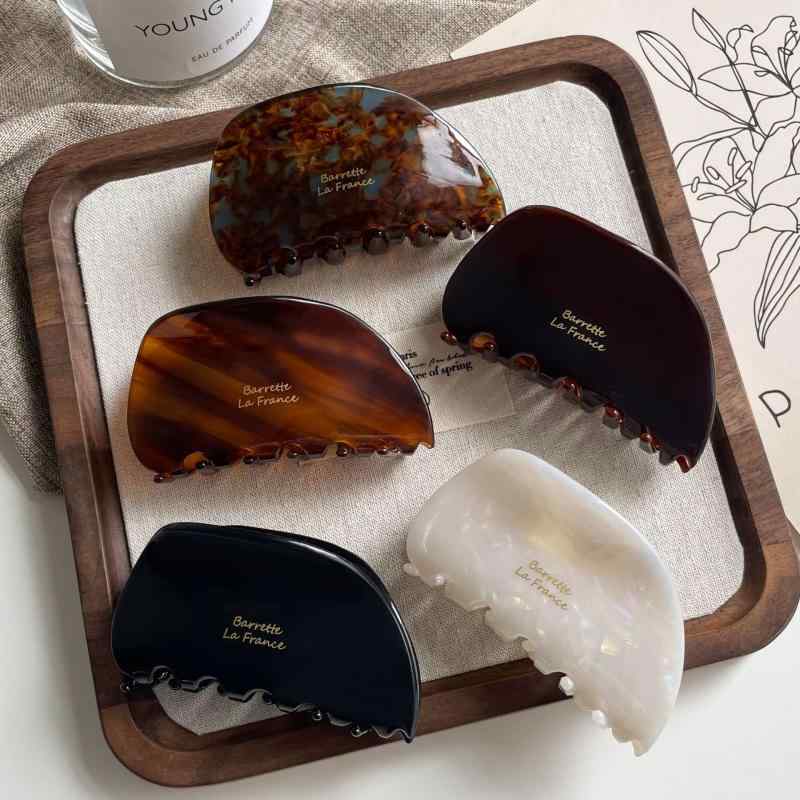 ・スタイル: 女式・分類: 抓夹・加工: 手工制作・素材: 醋酸・流行要素: 不规则・スタイル: 韩版韩式・スタイル分類: 清新甜美・製品カテゴリ: 頭飾・カラー展開: 黒色、白色、焦糖色、深咖色、琥珀色