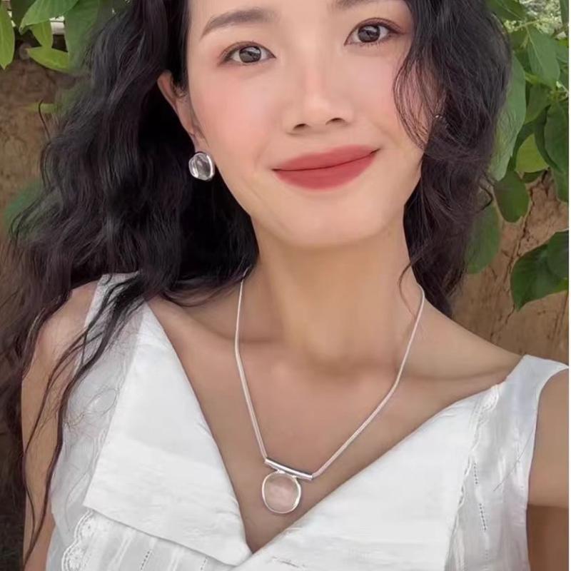 ・形状: 幾何型・チェーンスタイル: 側身チェーン・レイヤー数: 単層・ペンダント素材: 銅・長さ: 41cm-50cm・人気要素: 珍珠、星球・スタイル: 軽奢風・スタイル分類: ファッション通勤・製品カテゴリ: アクセサリー・対象: 女性用