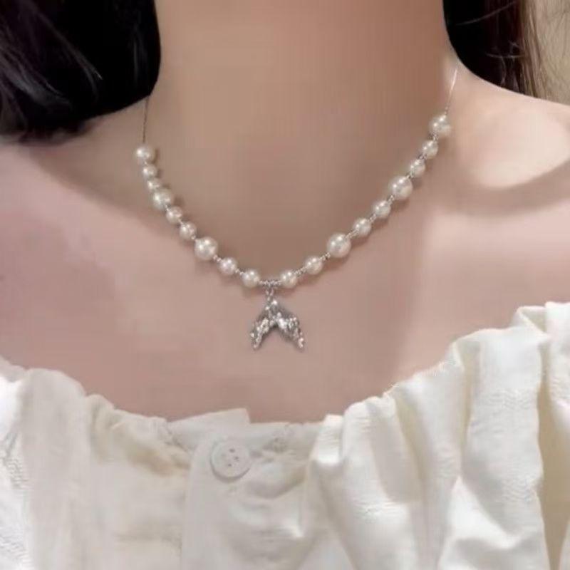・カテゴリ: ネックレス・スタイル: 韓版・主な素材: 銅・デザイン: 動物・チェーン: 珍珠・長さ: 41cm-50cm・カラー展開: 白色・流行: 吉祥・対象: 女性
