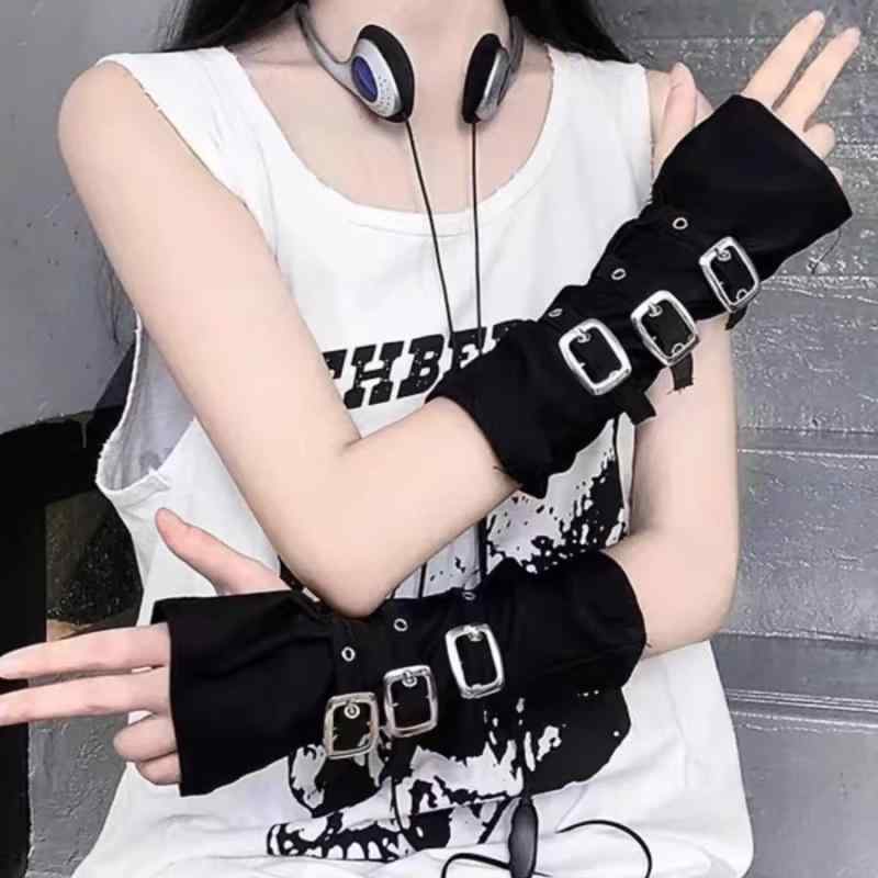 ・性別: 女性・機能: 防汚・柄: 単色・素材: ニット・加工方法: 圧花・色展開: 黒、白・年齢層: 成人・流行要素: 幾何学・スタイル: 卡通