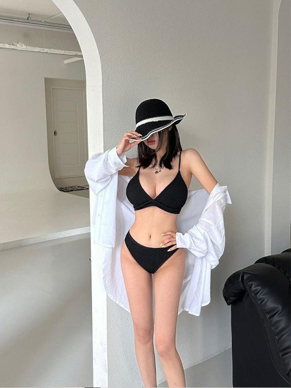 ・性別: 女・対象年齢: 成年・柄: 無地、セクシー・主な素材: ナイロン・素材組成: スベンダー82%・裏地素材: ポリエステル・裏地組成: スベンダー5%・用途: 水中運動・カラー展開: ブルー、ブラック、パープル・サイズ展開: M、L...